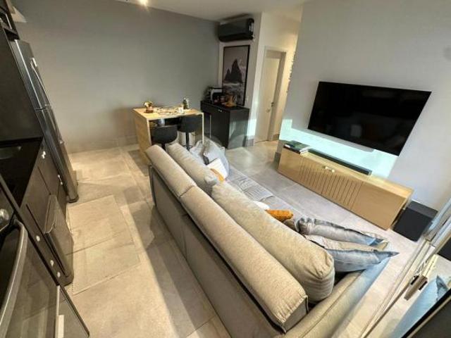 Apartamento à venda em Moema com 81m², 1 suíte, mobiliado e 2 vagas