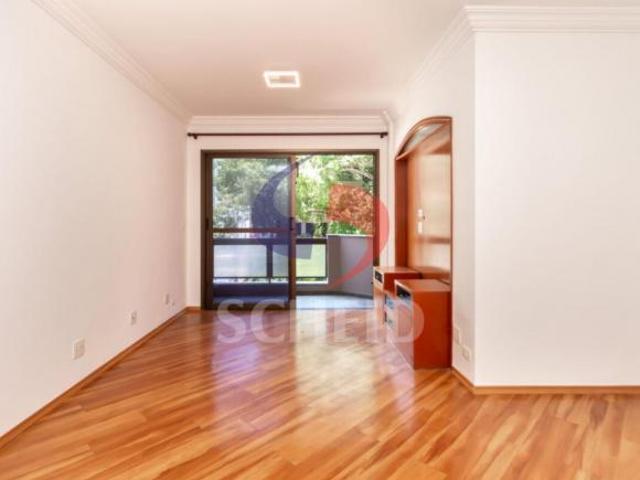Apartamento á Venda em Moema com 101m², 3 quartos sendo 1 suíte, 1 vaga
