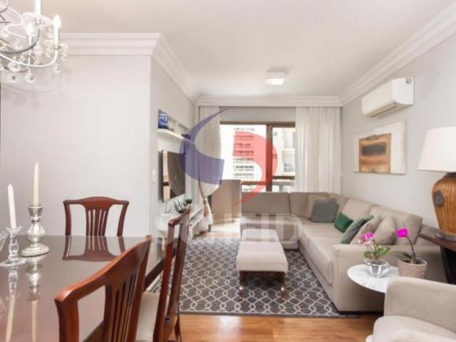 Apartamento á Venda em Moema com 101m², 3 quartos sendo 1 suíte, 1 vaga