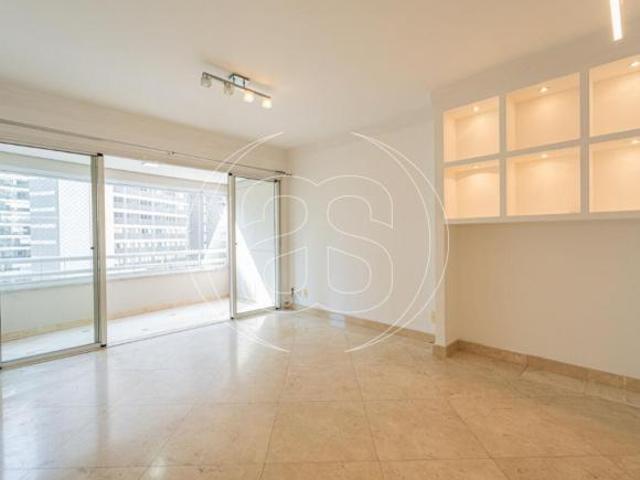 APARTAMENTO À VENDA EM MOEMA COM 104m², 4 QUARTOS SENDO 1 SUÍTE e 3 VAGAS DE GARAGEM