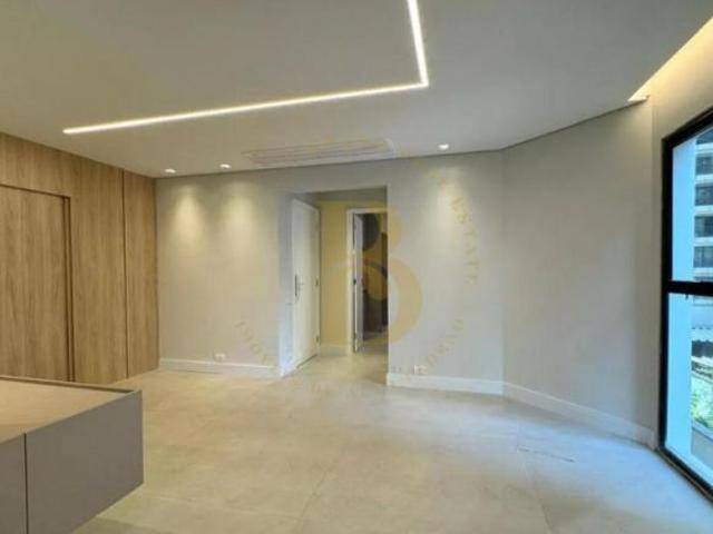 Apartamento à Venda em Moema, com 106m², 3 Quartos, 1 Suíte, 2 Vagas, Ar Condicionado e Lazer