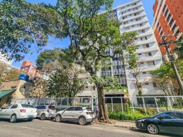 Apartamento á Venda em Moema com 113m², 2 quartos sendo 2 suítes, 1 vaga