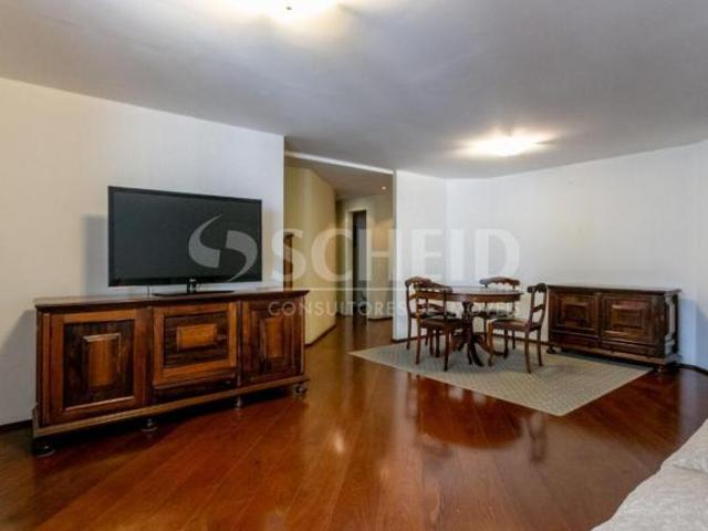 Apartamento á Venda em Moema com 120m², 3 quartos sendo 1 suíte, 2 vagas