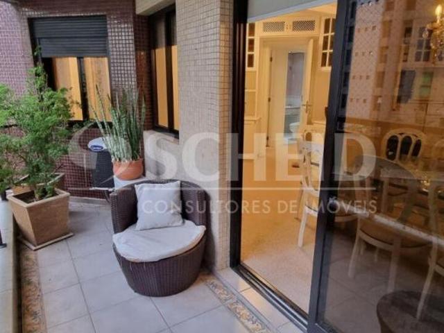 Apartamento a venda em Moema com 120m², 3 quartos sendo 1 suíte, 2 vagas