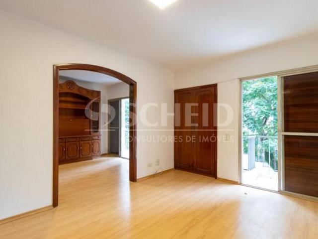 Apartamento á Venda em Moema com 172m², 3 quartos sendo 1 suíte, 2 vagas