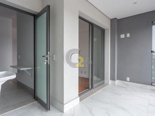 Apartamento à venda em Moema com 1 suíte, 1 vaga de garagem