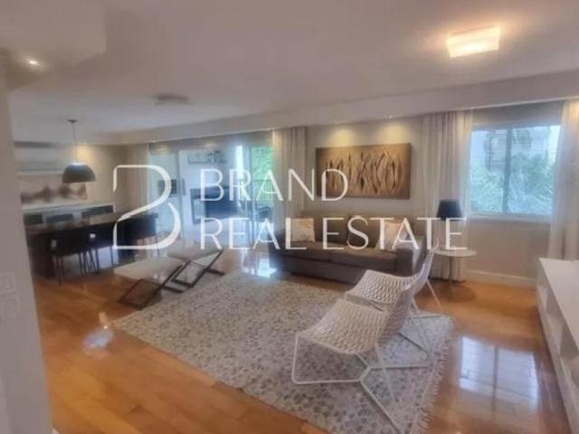 Apartamento à venda em Moema com 210m², 3 quartos e 3 vagas de garagem