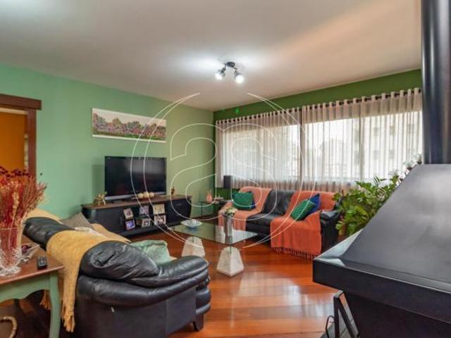 APARTAMENTO À VENDA EM MOEMA COM 222M², 4 QUARTOS SENDO 3 SUÍTES E 3 VAGAS DE GARAGEM
