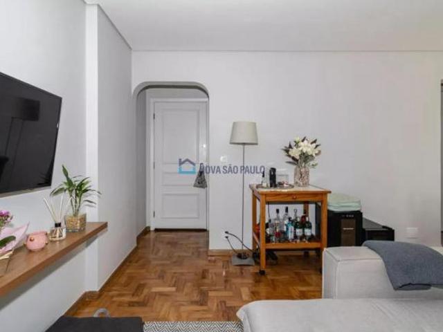 Apartamento à venda em Moema com 2 quartos, 62 m²