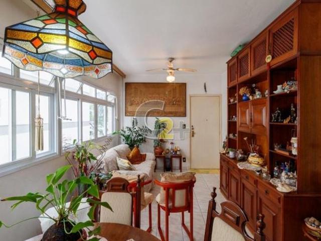 Apartamento à venda em Moema com 2 quartos e 1 vaga