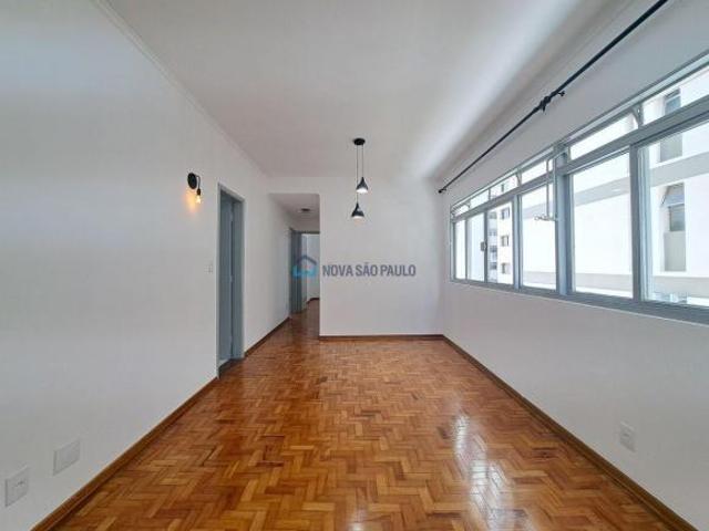 Apartamento à venda em Moema com 2 quartos e 1 vaga de garagem