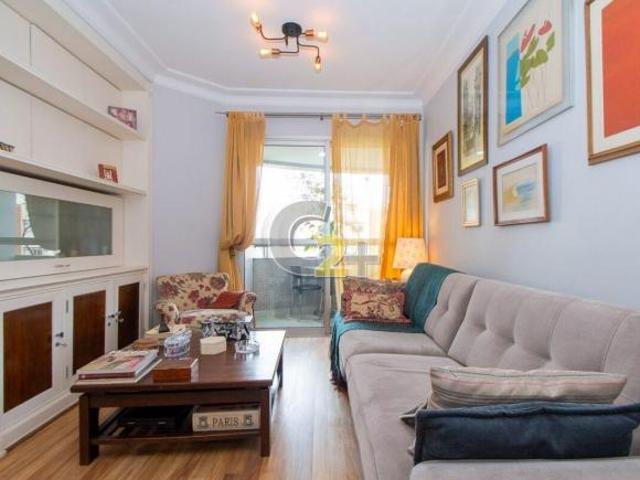 Apartamento à venda em Moema com 2 quartos, sendo 1 suite e 2 vagas