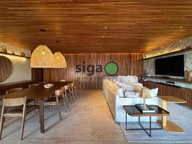 Apartamento à venda em Moema, com 2 suítes e 2 vagas com porteira fechada!