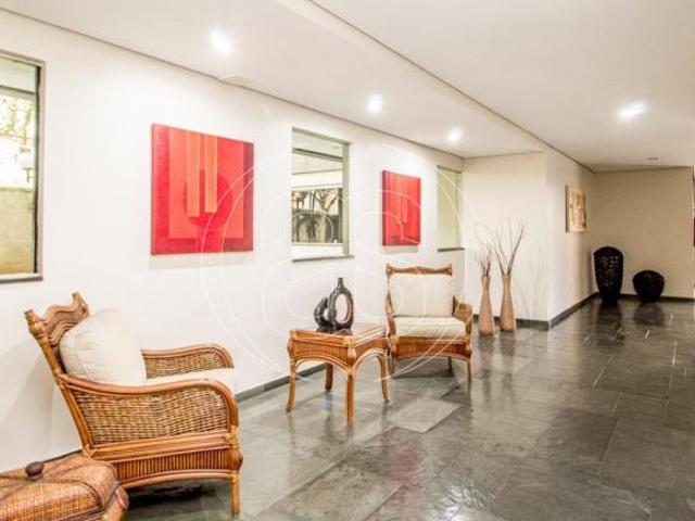 Apartamento á venda em Moema com 2 vagas de garagem!