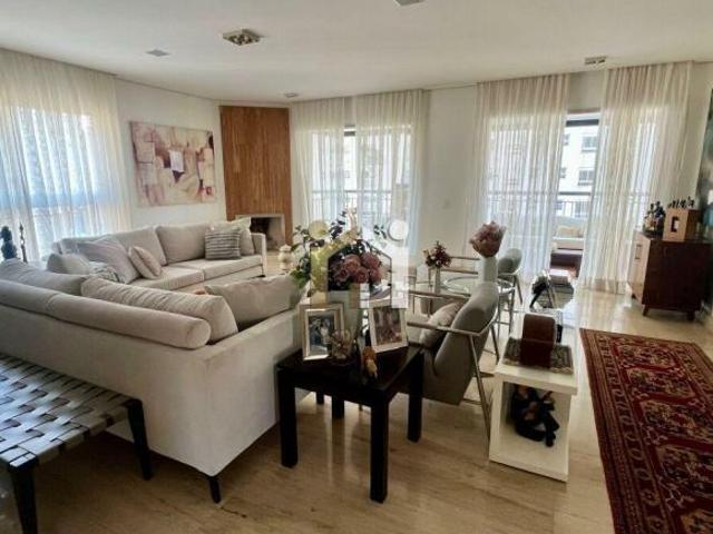 Apartamento a venda em Moema com 302m², 4 suites e 5 vagas