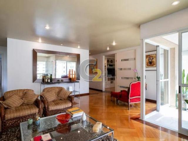 Apartamento a venda em Moema com 3 quartos, 3 suites, 3 vagas de garagem