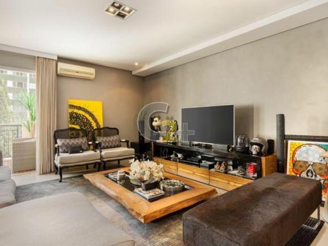 Apartamento á venda em Moema com 3 quartos, 2 suítes e 2 vagas