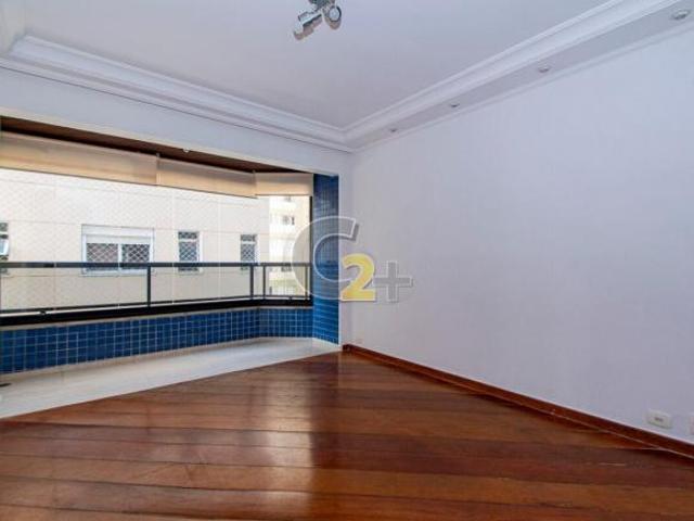 Apartamento à venda em Moema com 3 quartos, sendo 1 suíte e 2 vagas