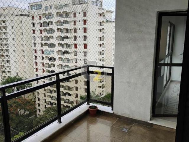Apartamento à venda em Moema com 3 quartos, sendo 1 suíte e 2 vagas