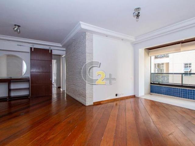 Apartamento à venda em Moema com 3 quartos, sendo 1 suíte e 2 vagas