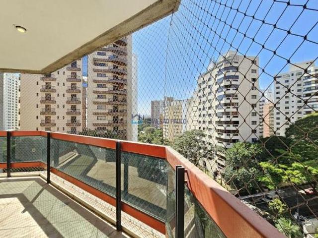Apartamento à venda em Moema com 3 Suítes e 3 Vagas