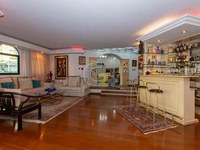 Apartamento à venda em Moema com 3 suítes e 3 vagas