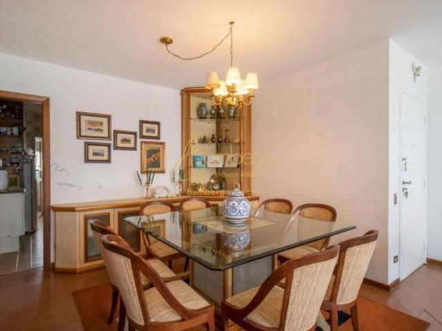 Apartamento à venda em Moema lado Pássaros com 2 suítes 2 vagas