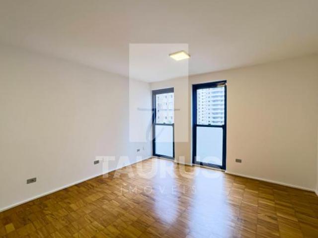 Apartamento à venda em Moema Pássaros, reformado, 2 quartos, 1 vaga, 82 m²