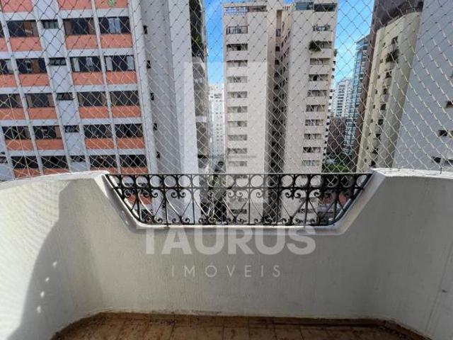 Apartamento à venda em Moema Pássaros. 2 quartos, 1 vaga, varanda, 92m²