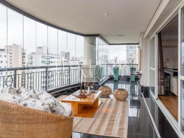 Apartamento a venda em Moema parte nobre 308 m², 3 suites, 5 vagas