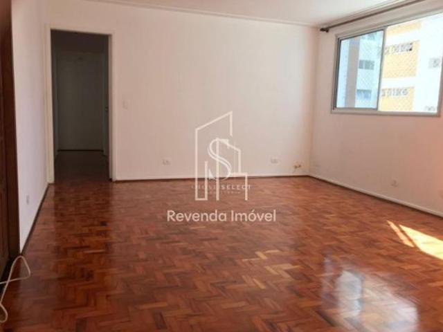 Apartamento à venda em Moema, São Paulo SP: 3 quartos, 1 suíte, 3 banheiros, 2 v