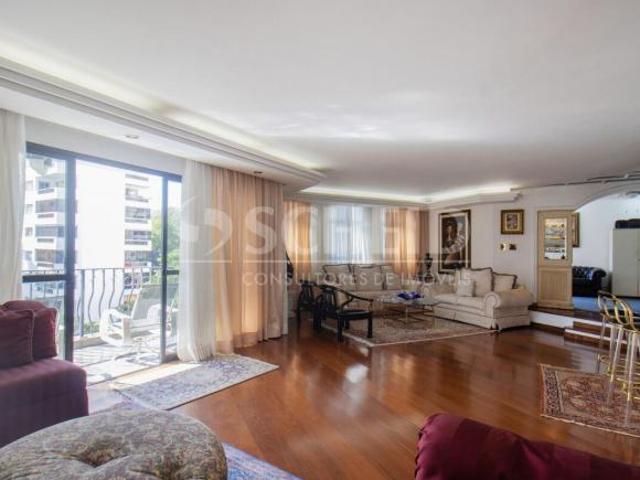Apartamento à venda em Moema, sendo 03 suítes, 4 salas, 4 vagas