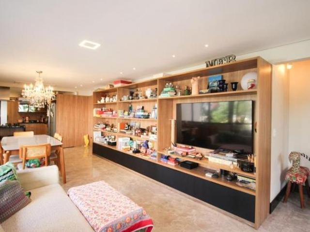 Apartamento à Venda em Moema 156 m², 3 Quartos, 2 Suítes, 2 Vagas de garagem po