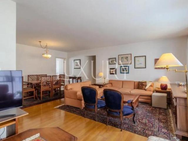 Apartamento à venda em Moema, 161 m², 4 quartos sendo 2 suítes, 2 vagas
