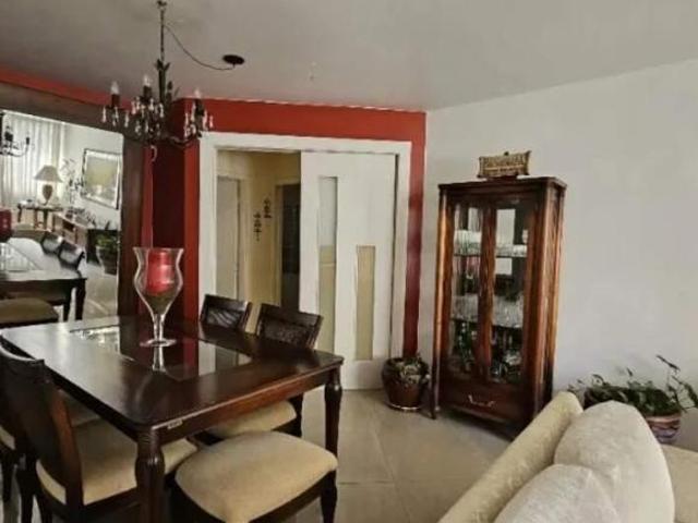 Apartamento à venda em Moema