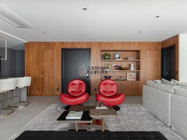 Apartamento à venda em Moema