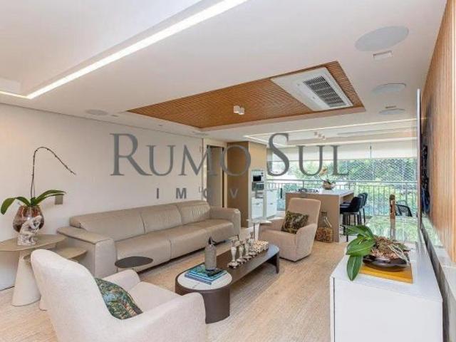 Apartamento à venda em Moema