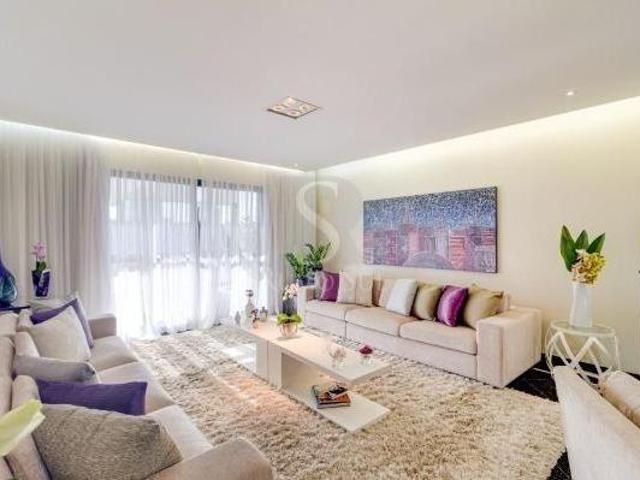 Apartamento à venda em Moema