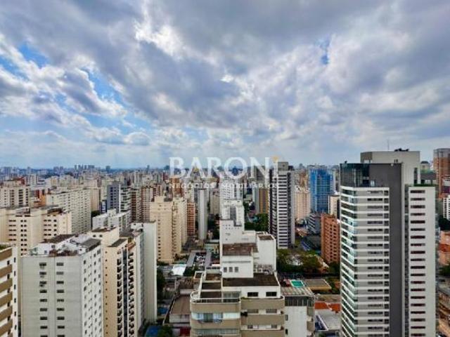 Apartamento à venda em Moema