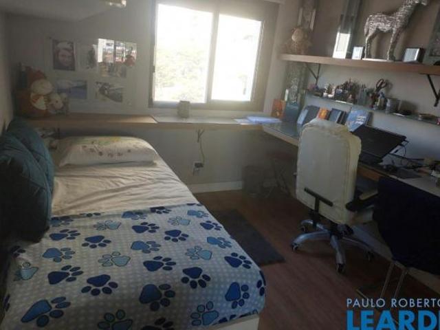 Apartamento à venda em Moema
