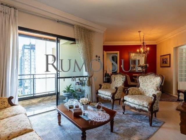 Apartamento à venda em Moema