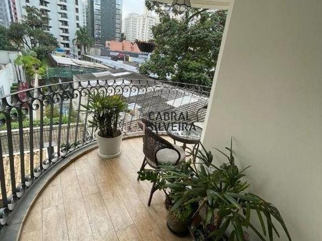 Apartamento à venda em Moema