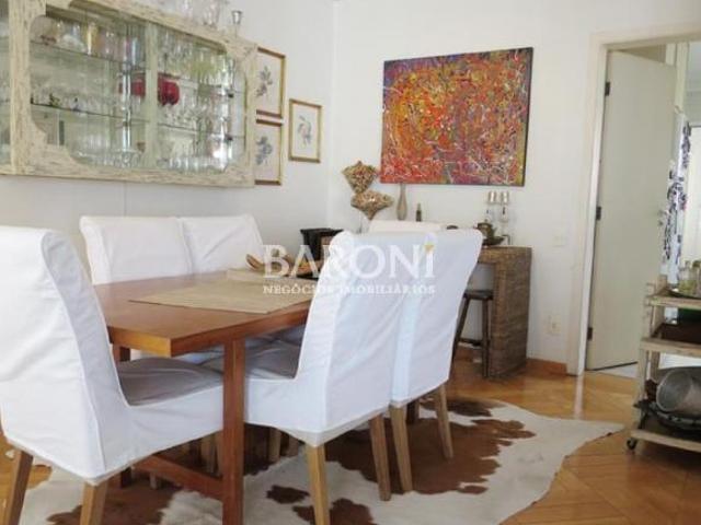 Apartamento à venda em Moema