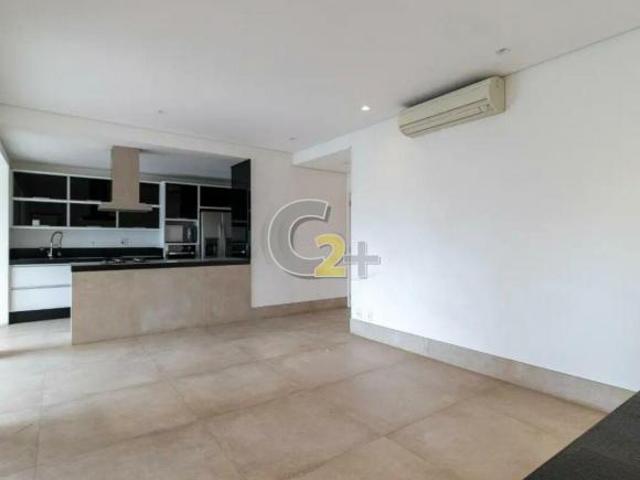 Apartamento á venda em Moema, 2 suítes, 2 vagas de garagem