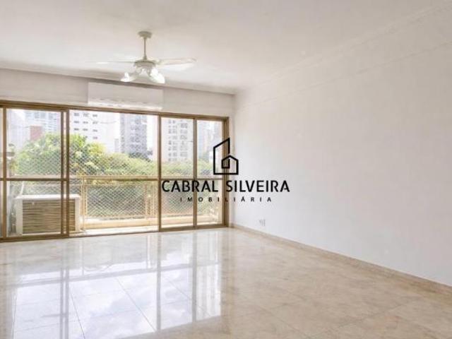 Apartamento à venda em Moema