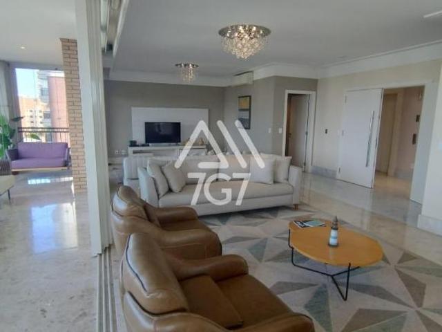 APARTAMENTO À VENDA EM MOEMA