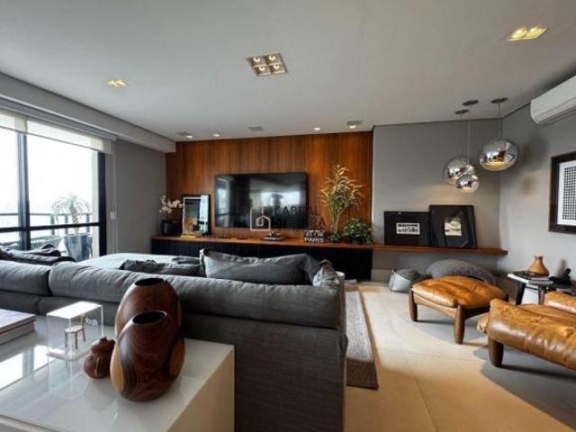 Apartamento à venda em Moema