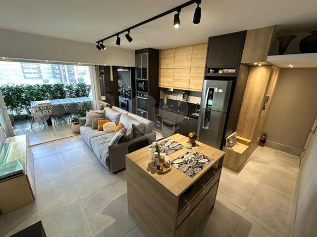 Apartamento a venda em Moema