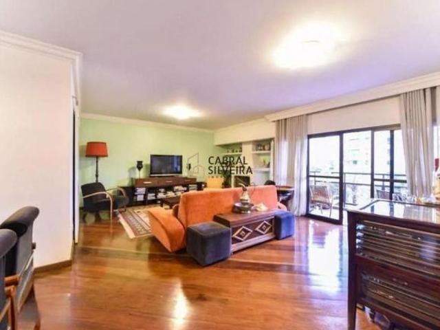 Apartamento à venda em Moema