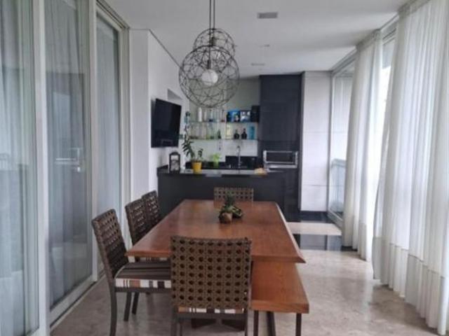 Apartamento à venda em Moema